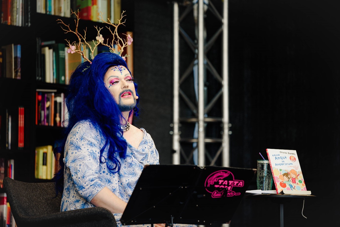 Portrait: Tom Hecker - Two characters, one soul - queer.lu